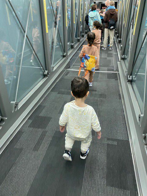 10 tips: Hoe overleef je een lange vlucht met kinderen? – The Traveling ... 10 tips: Hoe overleef je een lange vlucht met kinderen? – The Traveling ...